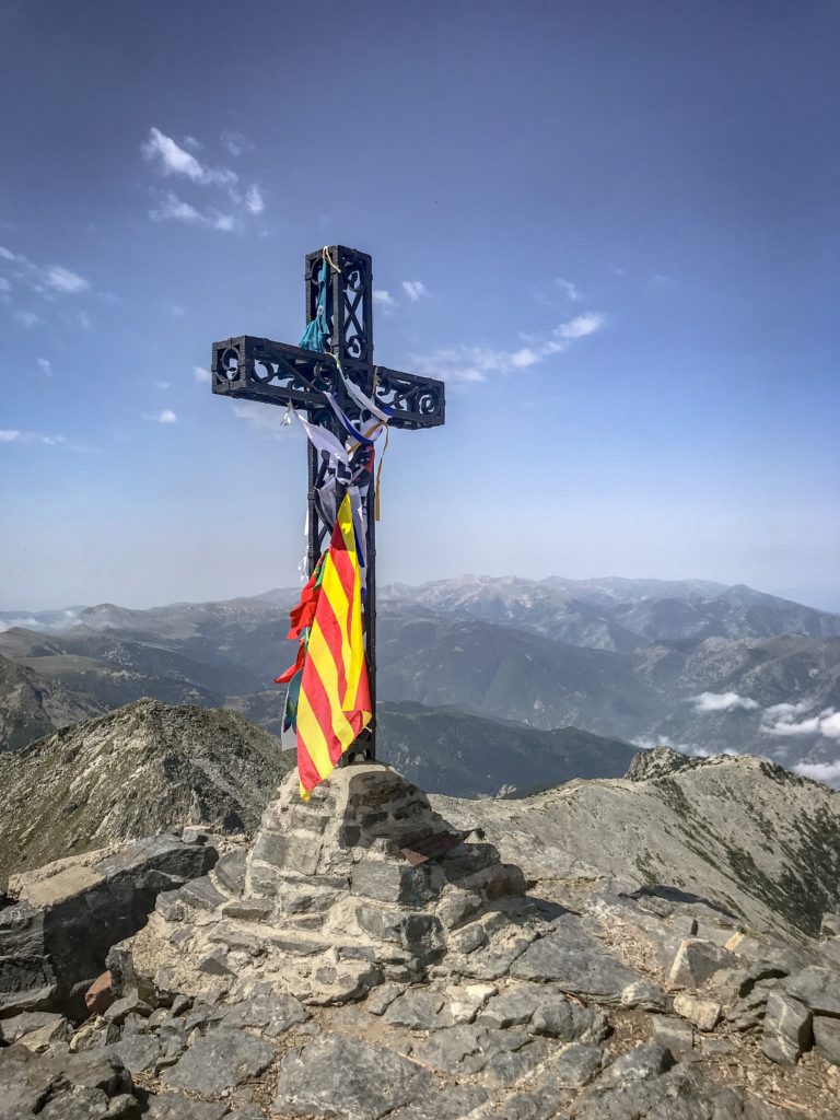 Le Canigou, montagne sacrée des Catalans | Récit d'ascension avec Kiki ...