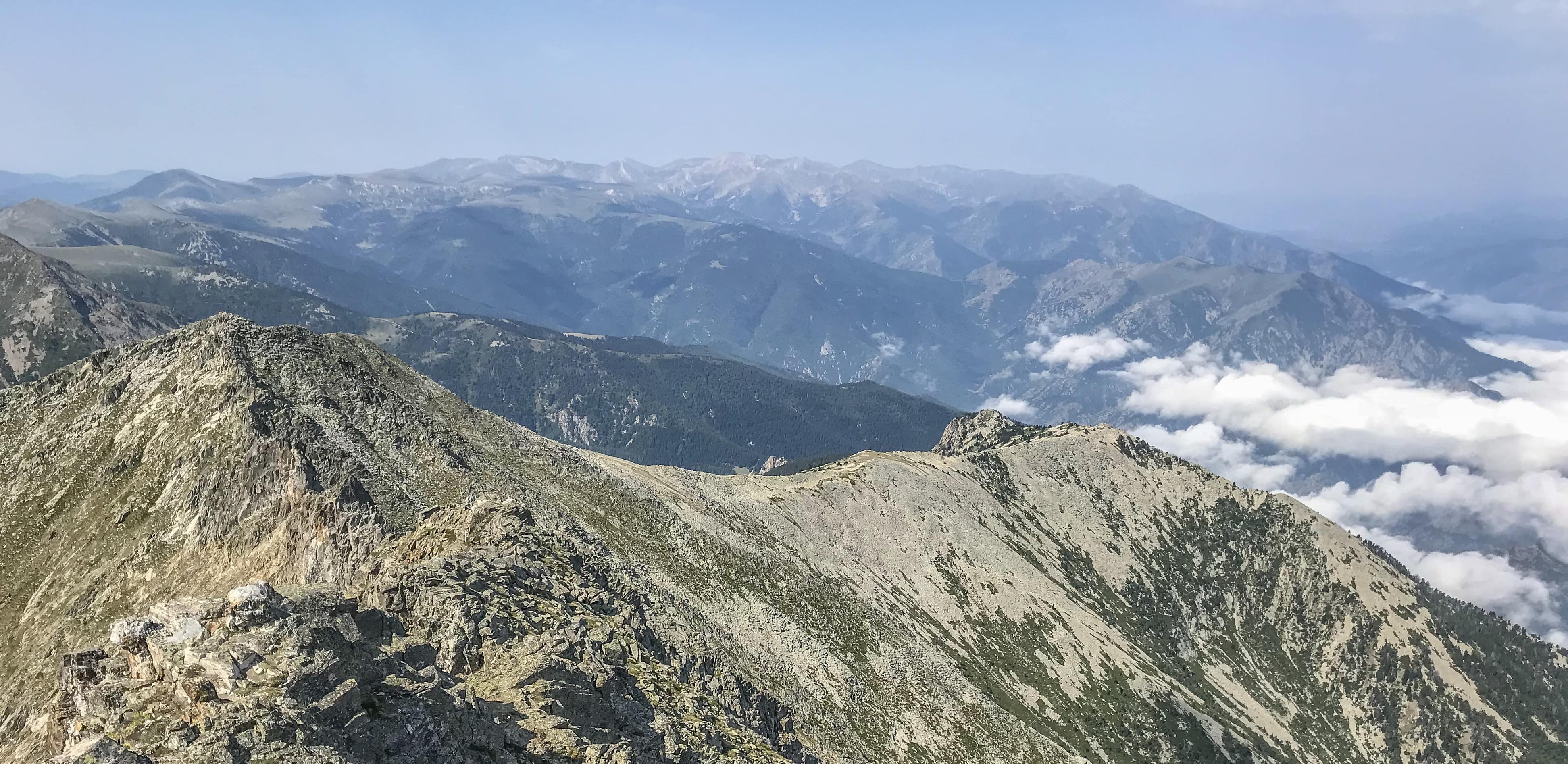 Le Canigou, montagne sacrée des Catalans | Récit d'ascension avec Kiki ...