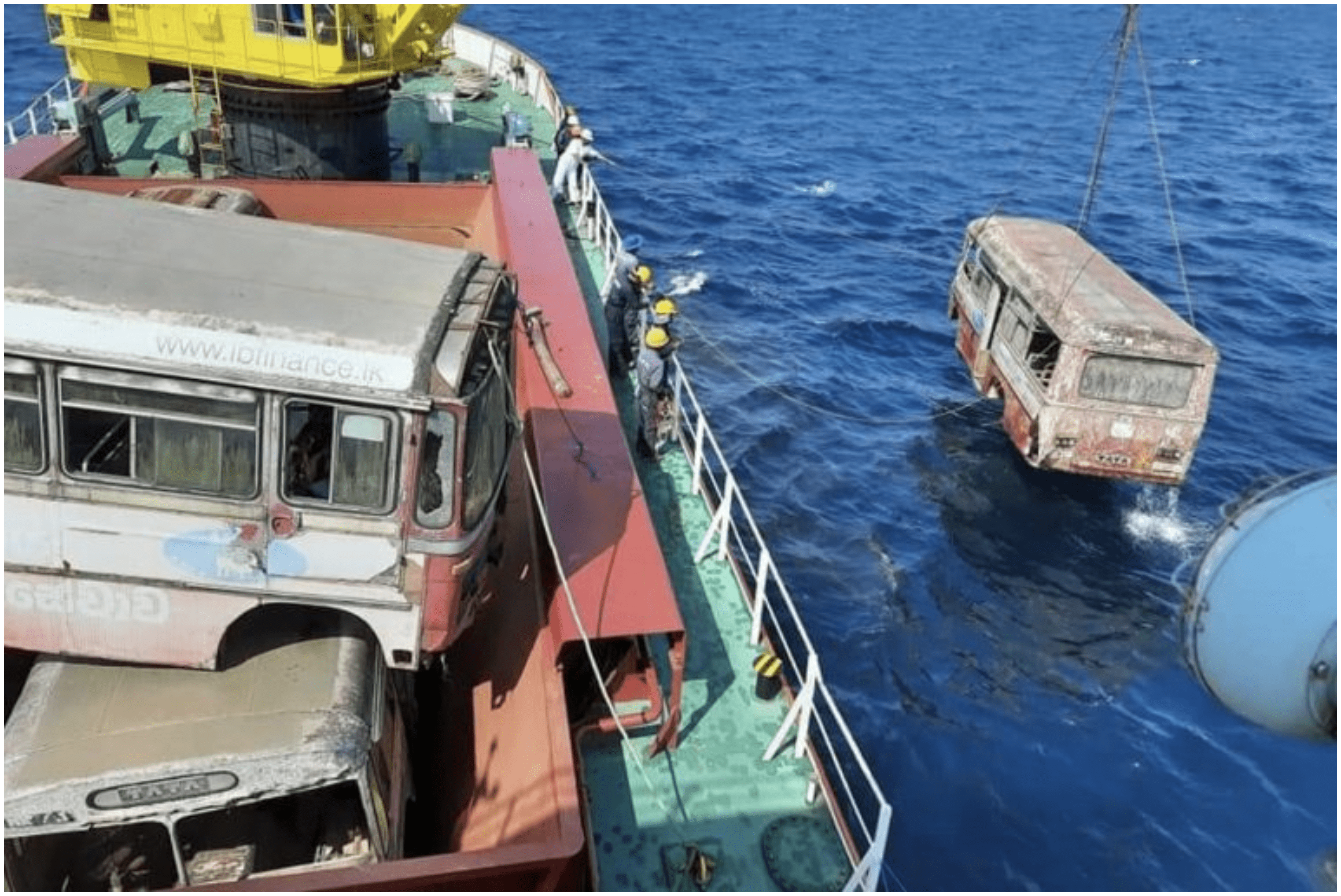 Initiative | Et si on coulait des épaves de bus au large de nos côtes ...