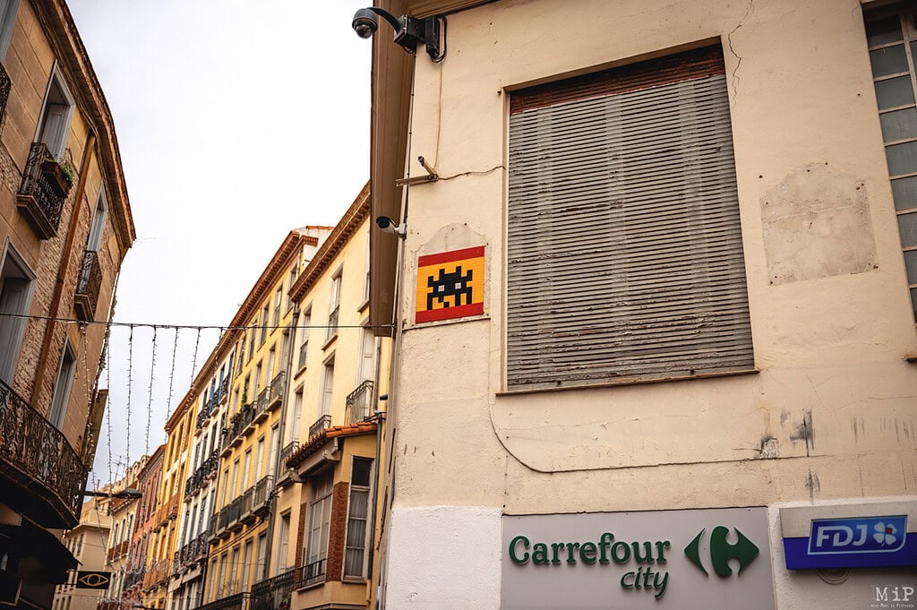 Street-art : À Perpignan, ces mosaïques pixélisées d'Invader sont ...